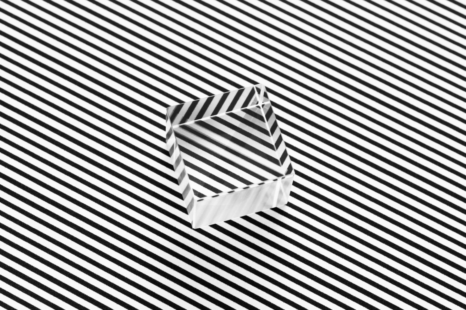 20+ Optical Illusions of Lines Images